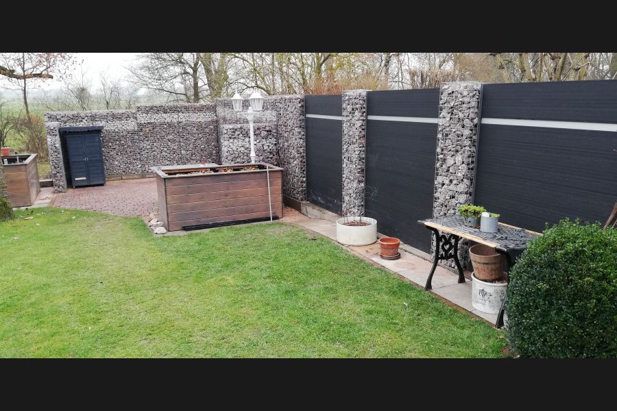 WPC-zaun mit Gabionen